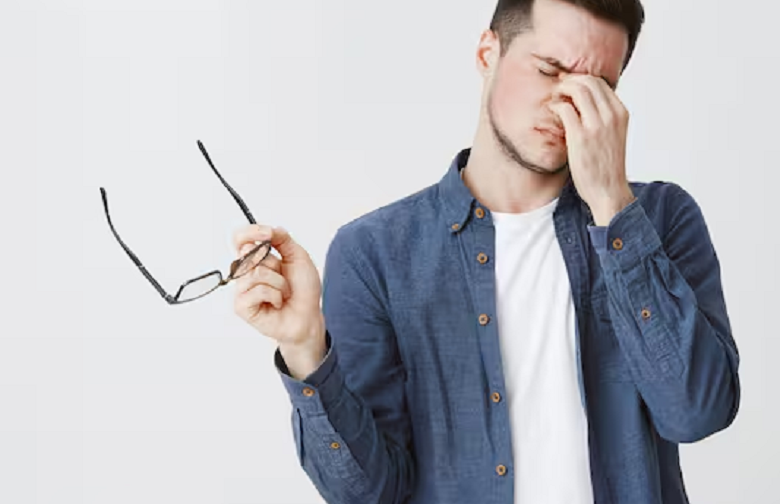 Excessive use of phones and laptops is dangerous, and the problem of ...