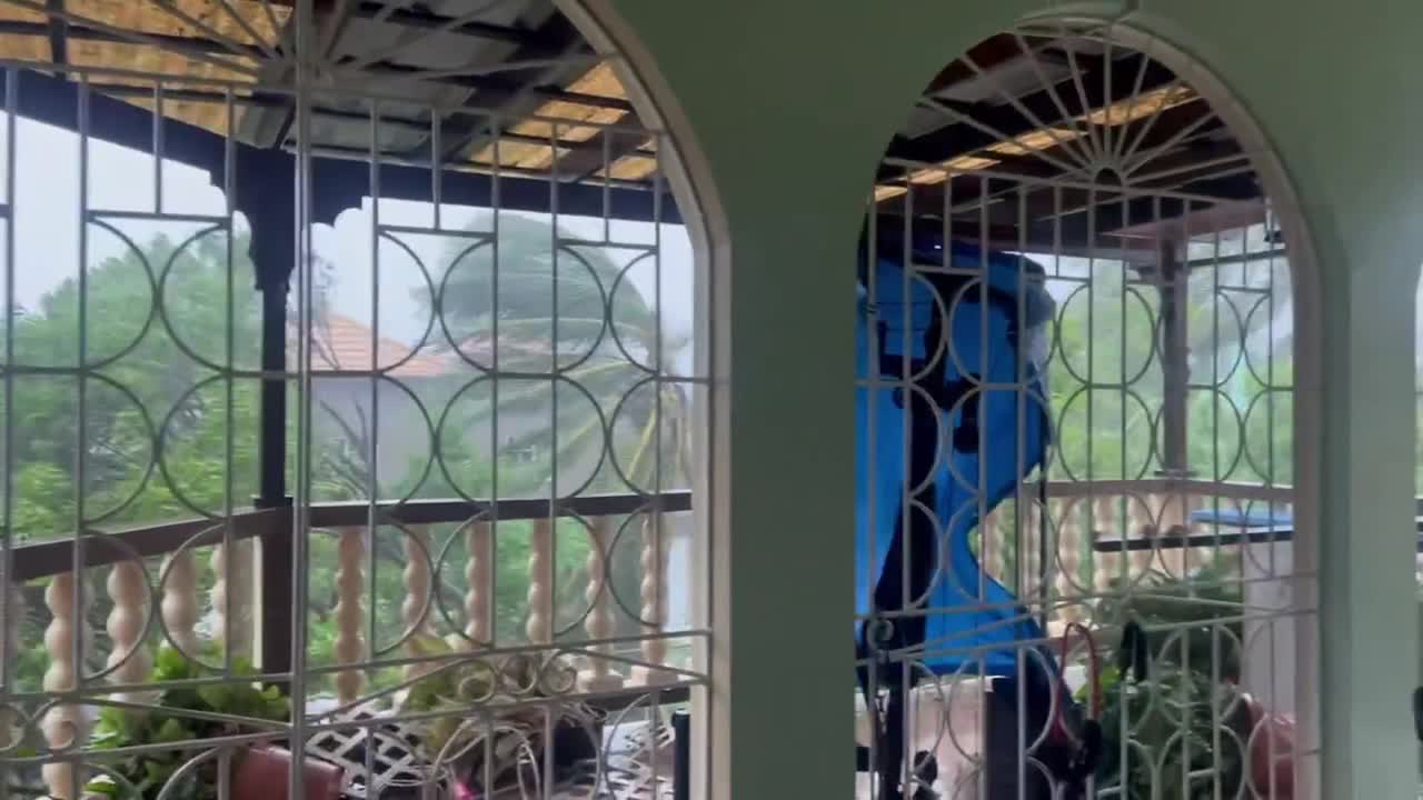 Hurricane Melissa batters Montego Bay, Jamaica