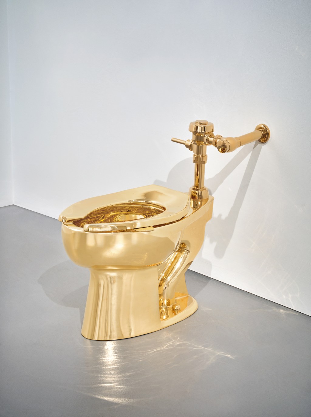Royal Flush: Sotheby's to Sell Maurizio Cattelan's Golden Toilet in New ...