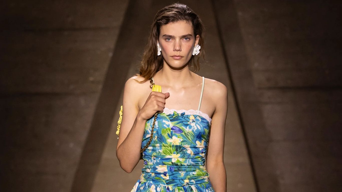 Rencontre avec Betsy Gaghan, la mannequin qui a le plus défilé sur les ...