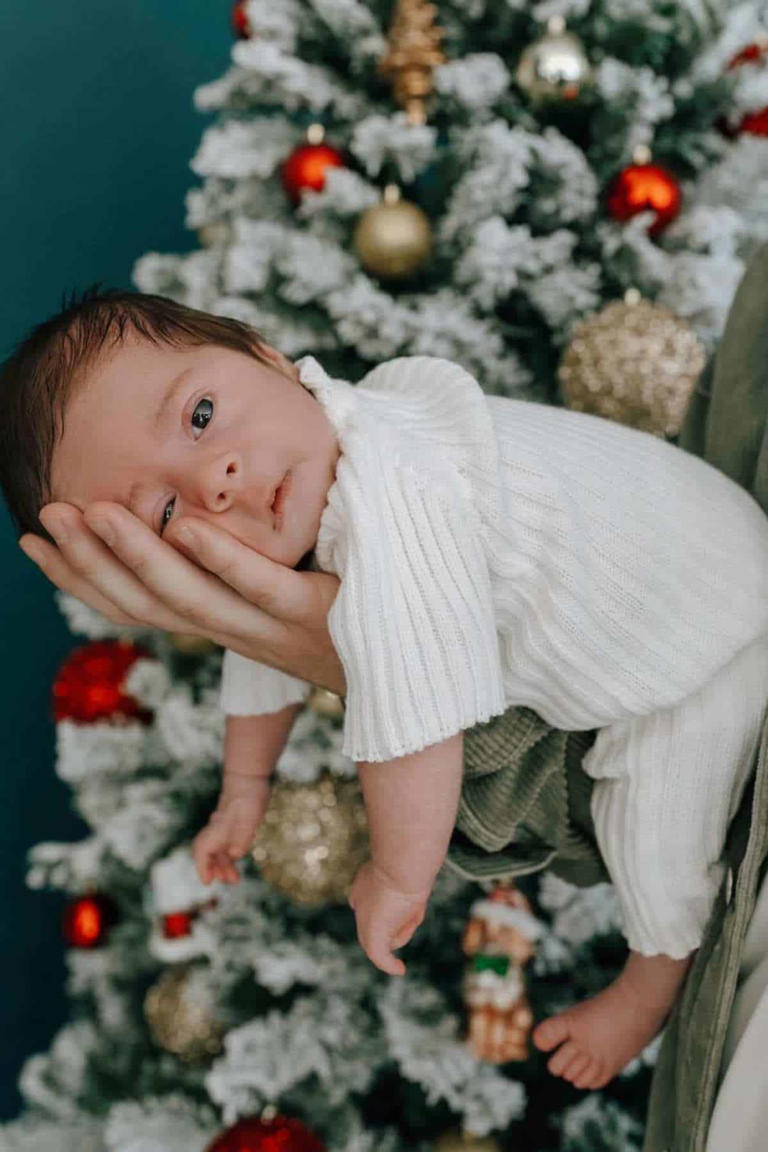 40 Precious Christmas Newborn Photo Ideas You’ll Treasure Forever