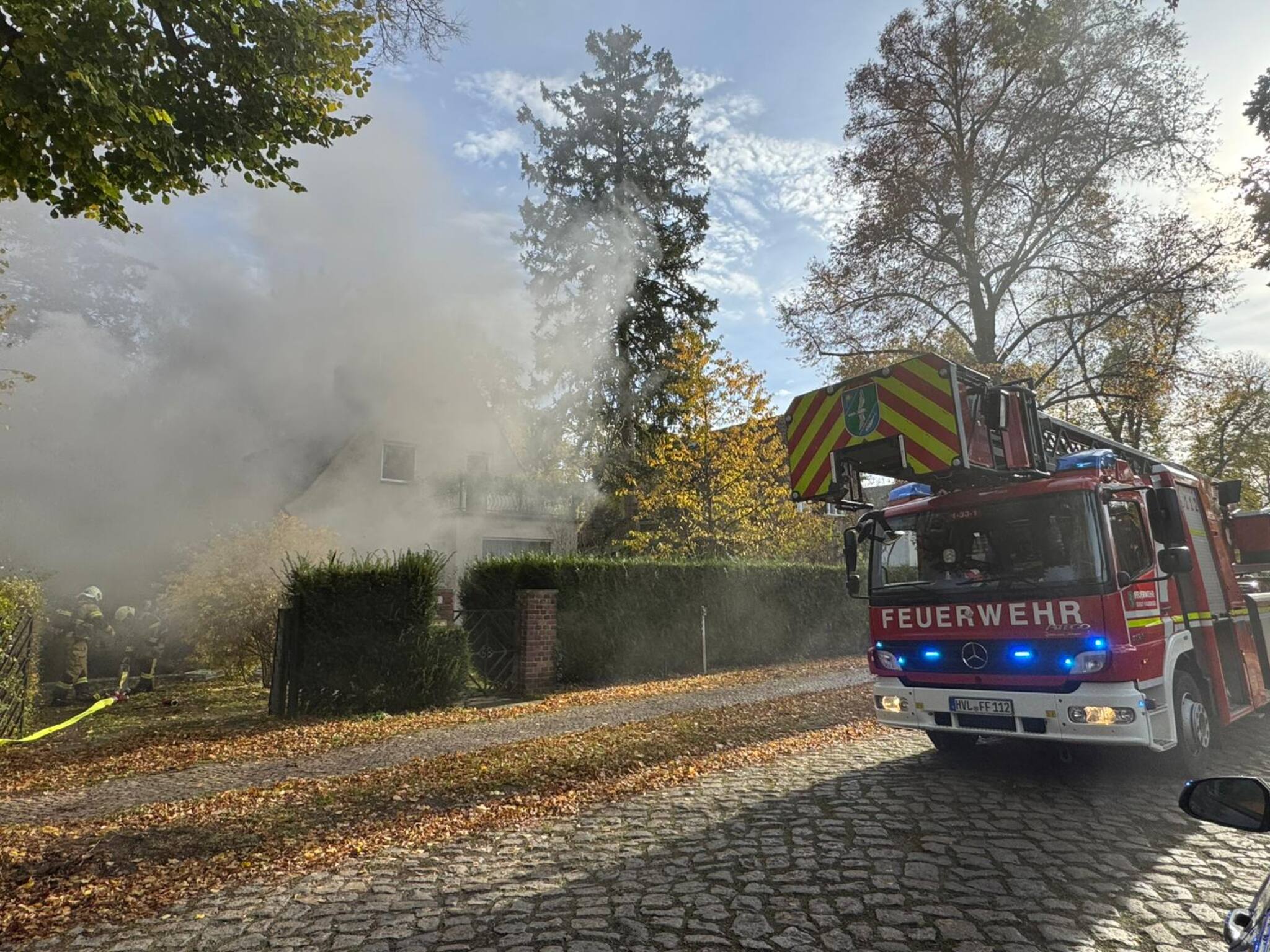 Kellerbrand in Falkensee-Finkenkrug: Schwierige Löscharbeiten für ...