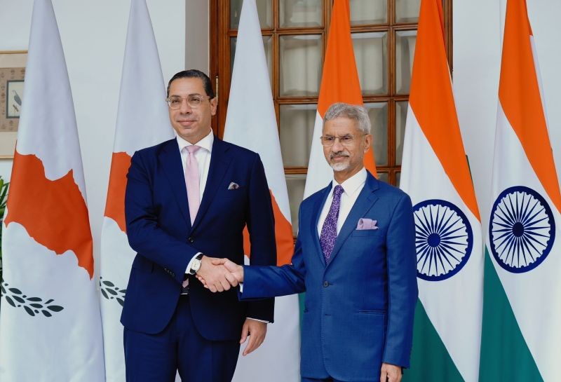 Cyprus Foreign Minister discusses issues related to bilateral ties with ...