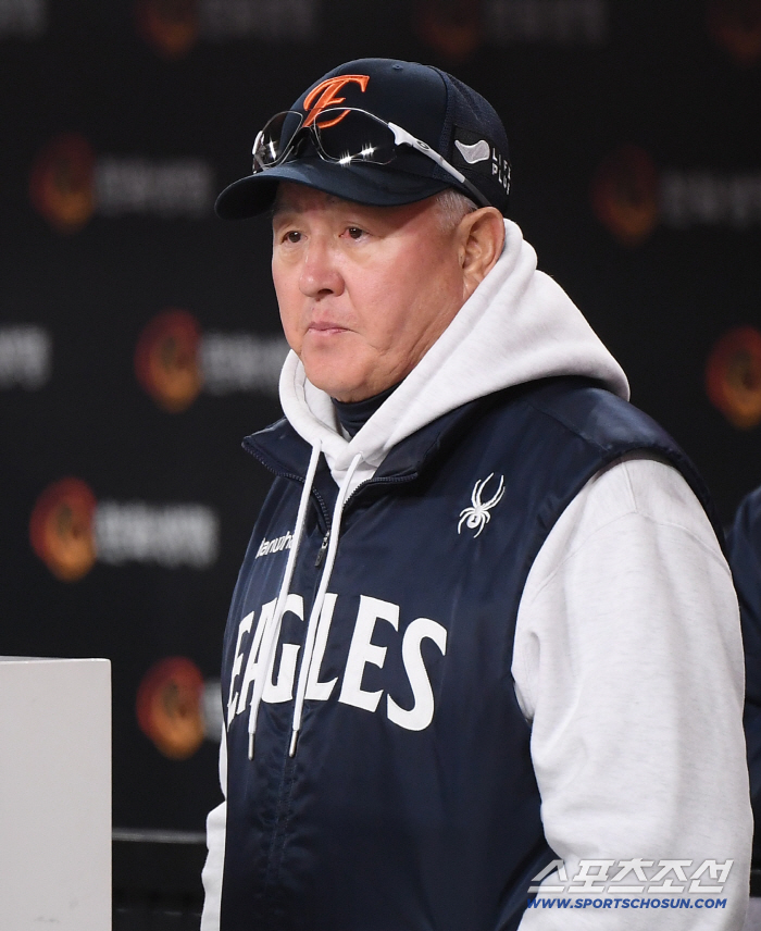 Coach Kim Kyung-moon, the fifth runner-up, is always disappointing to ...