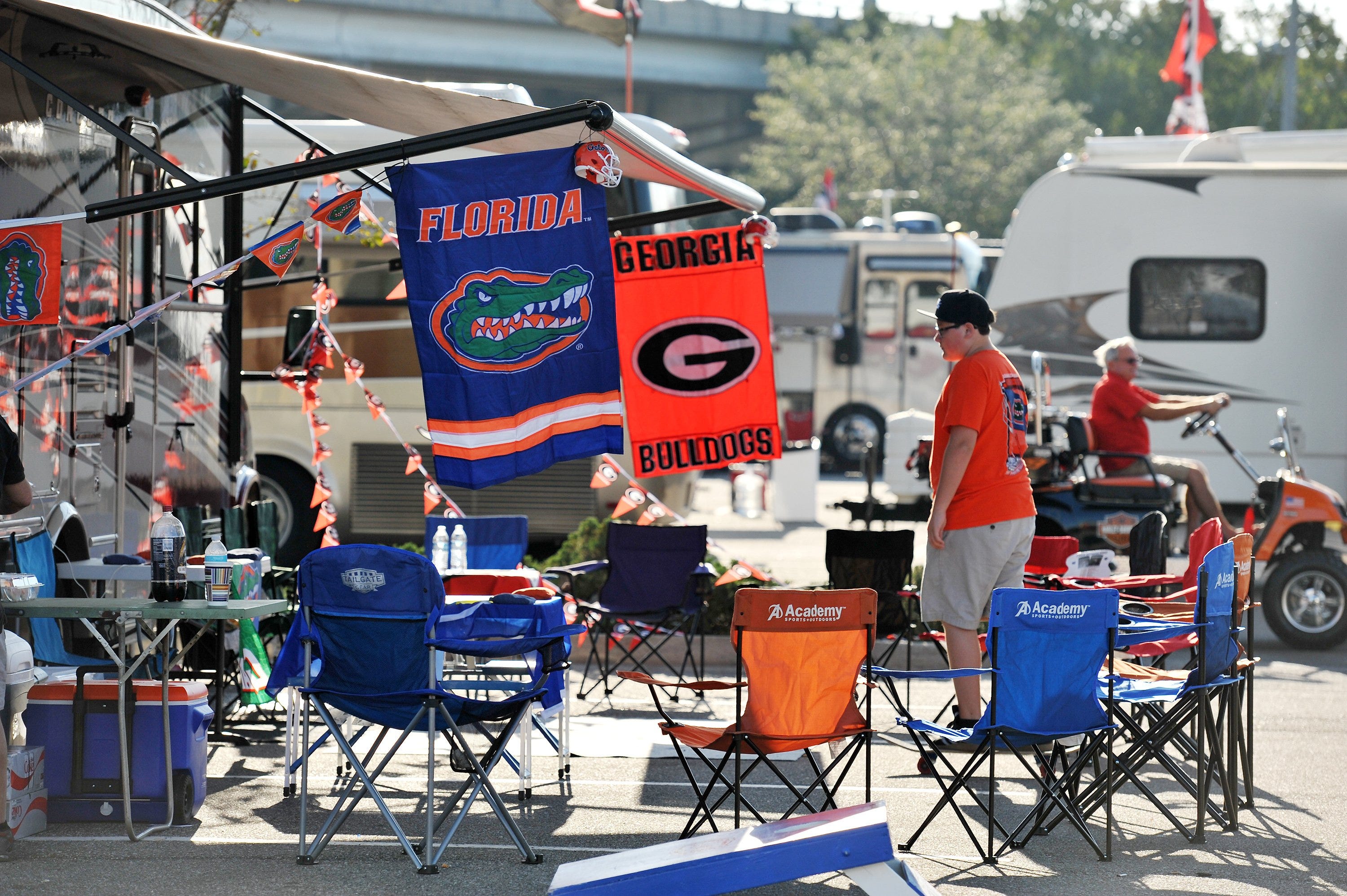 Florida-Georgia game 2025 has festive, bittersweet vibe at RV City as ...