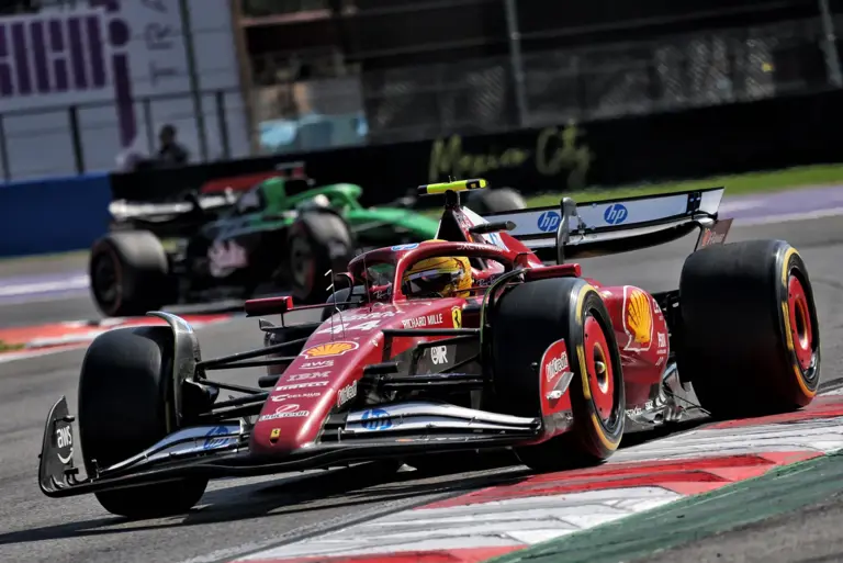 F1 LIVE | Hamilton's contract rumours, Sky Sports presenter absent