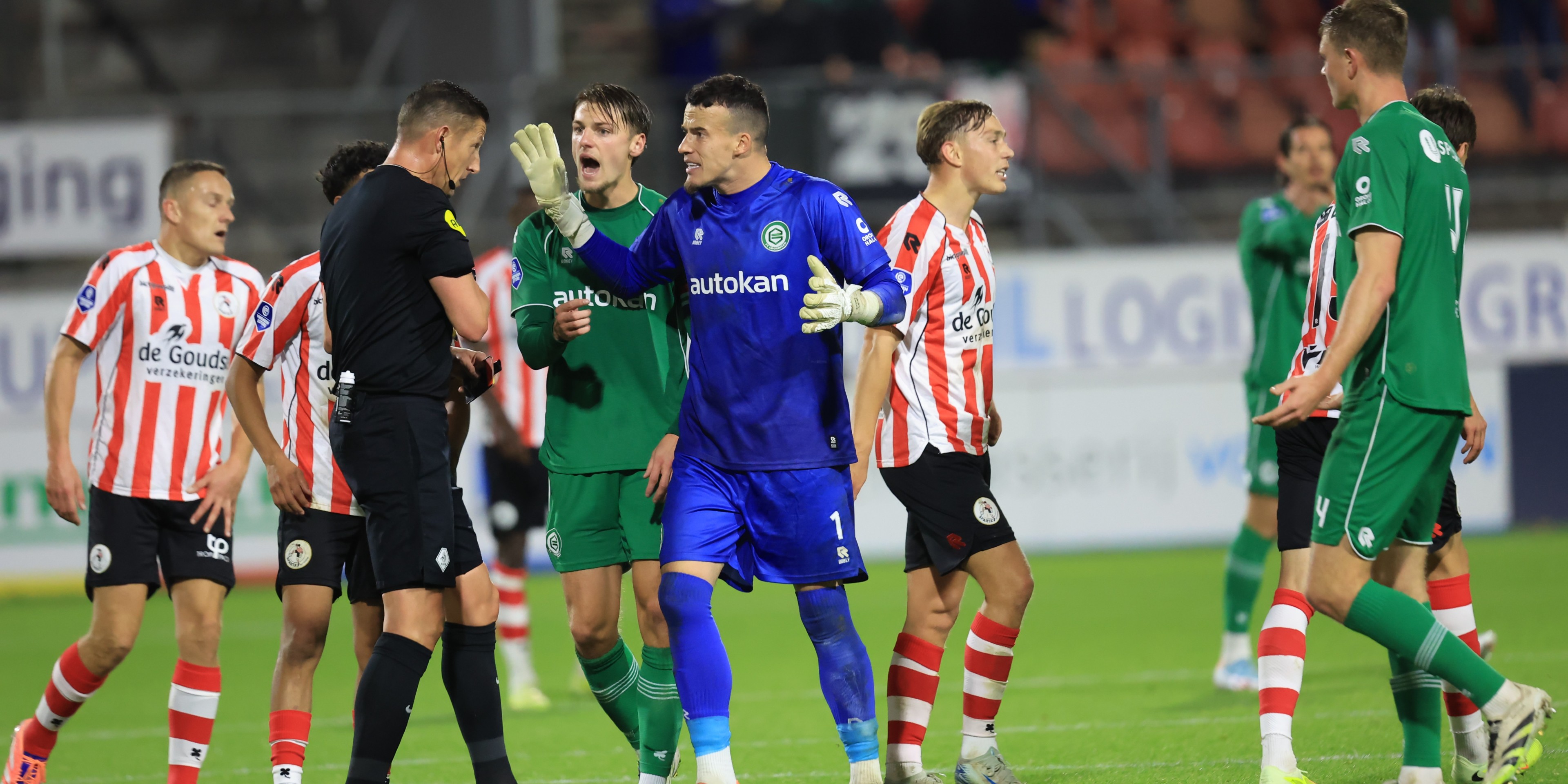 Vaessen op zijn hoede voor cruciale WK-duels Suriname: 'Schoppen je zo ...