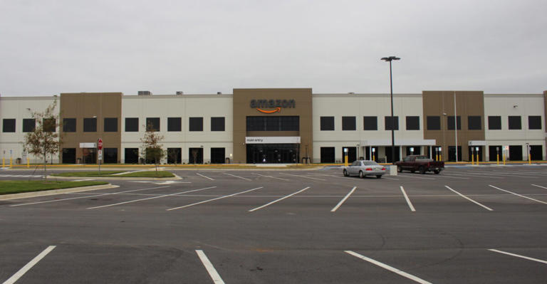 Amazon to Replace More Than 500,000 Jobs With Robots, Triggering U.S ...