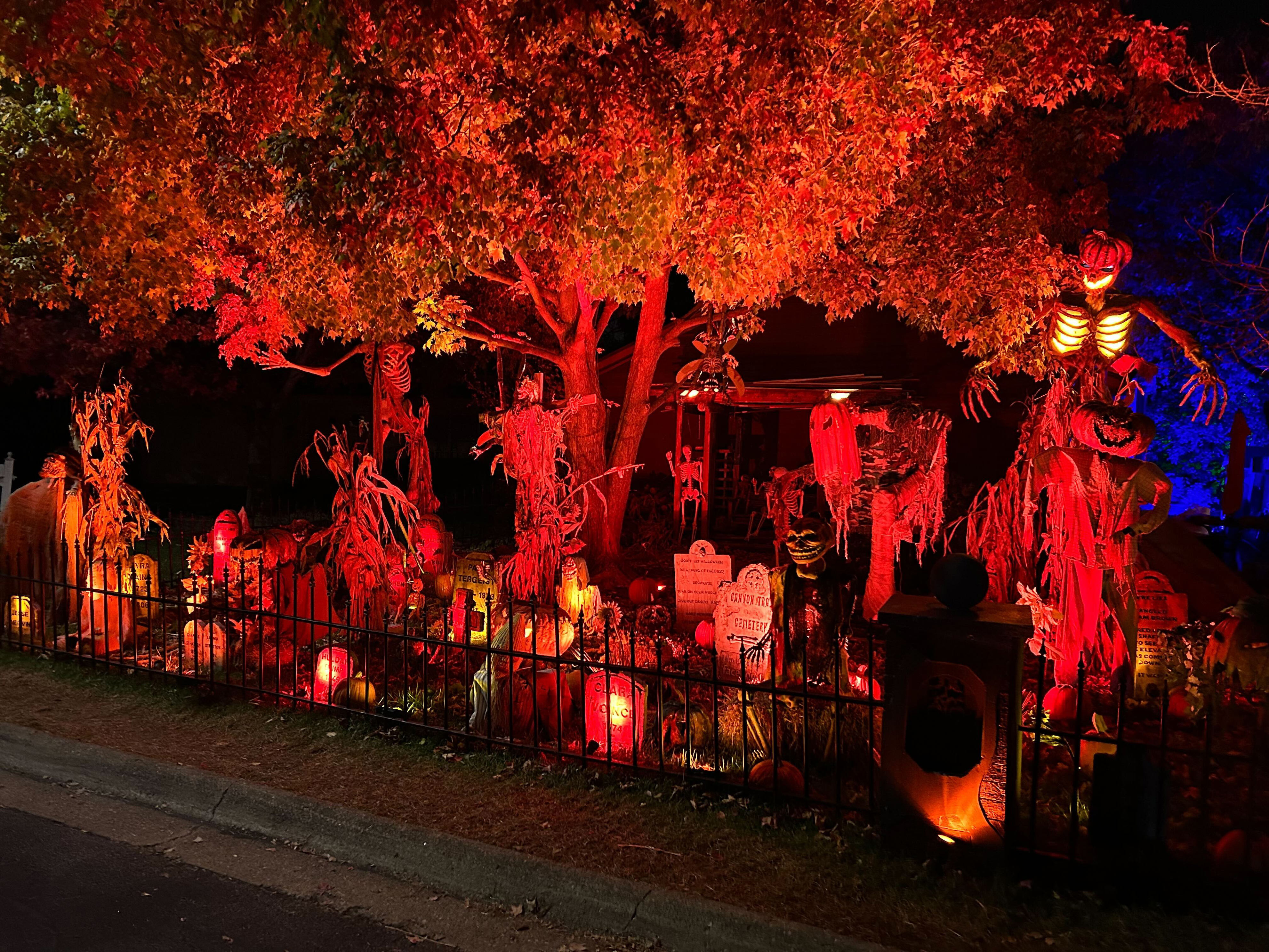 Map offers a look at some of 2025's best Halloween displays in the ...
