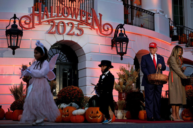 Watch Trump, Melania give candy to trick-or-treaters at the White House