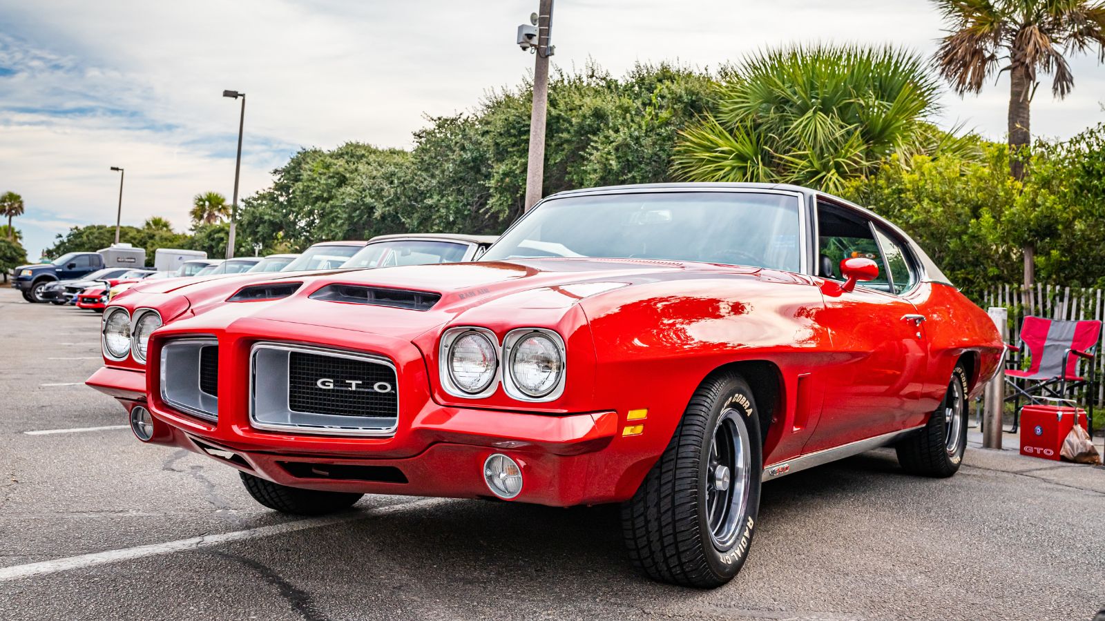 10 Times Automakers Stuffed Absurdly Huge Engines Into Muscle Cars