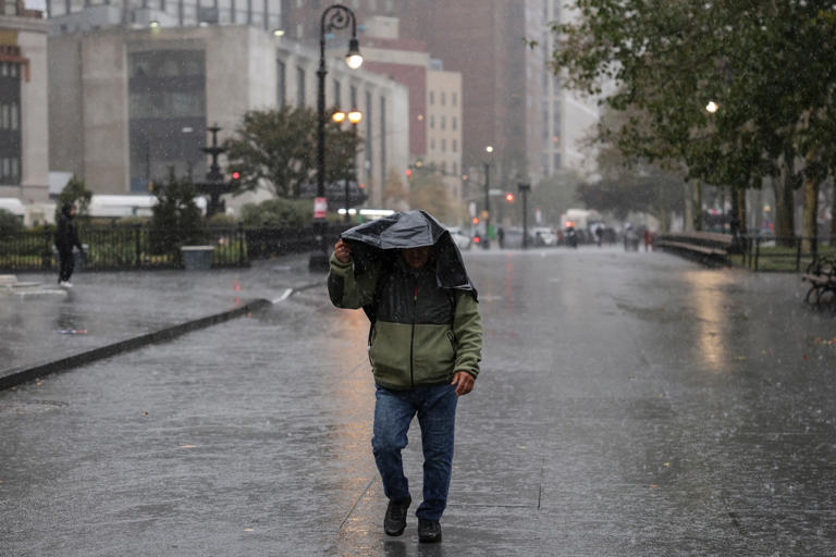 2 dead after heavy rain brings intense flooding to New York City