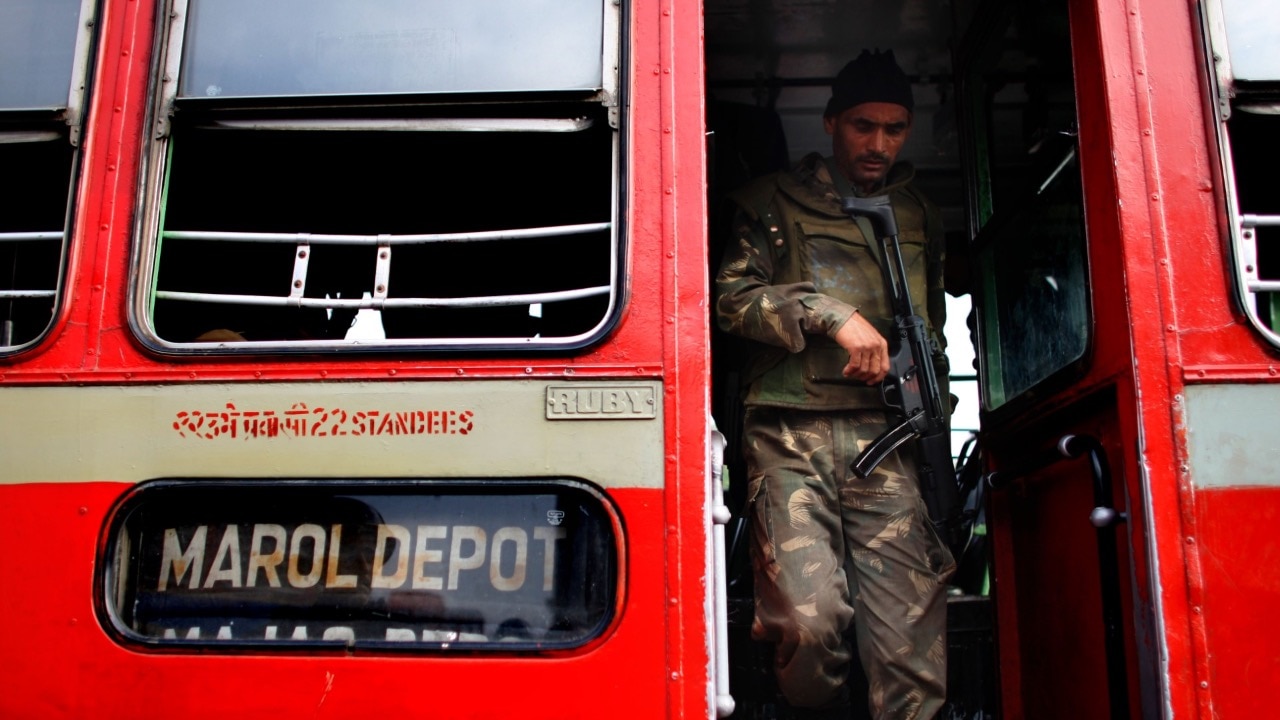 Powai hostage crisis echoes 2008 Mumbai hijack: When 25-year-old gunman ...