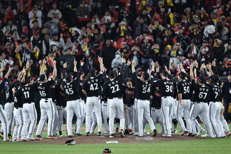 [속보]프로야구 LG, 한화 꺾고 2년 만에 통합 우승 ‘V4’