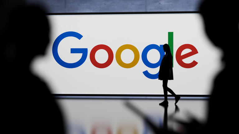 Google Maps' Black-And-White Lock Screen Mode Could Be Terrific For Walking