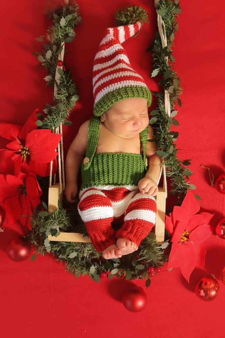40 Precious Christmas Newborn Photo Ideas You’ll Treasure Forever