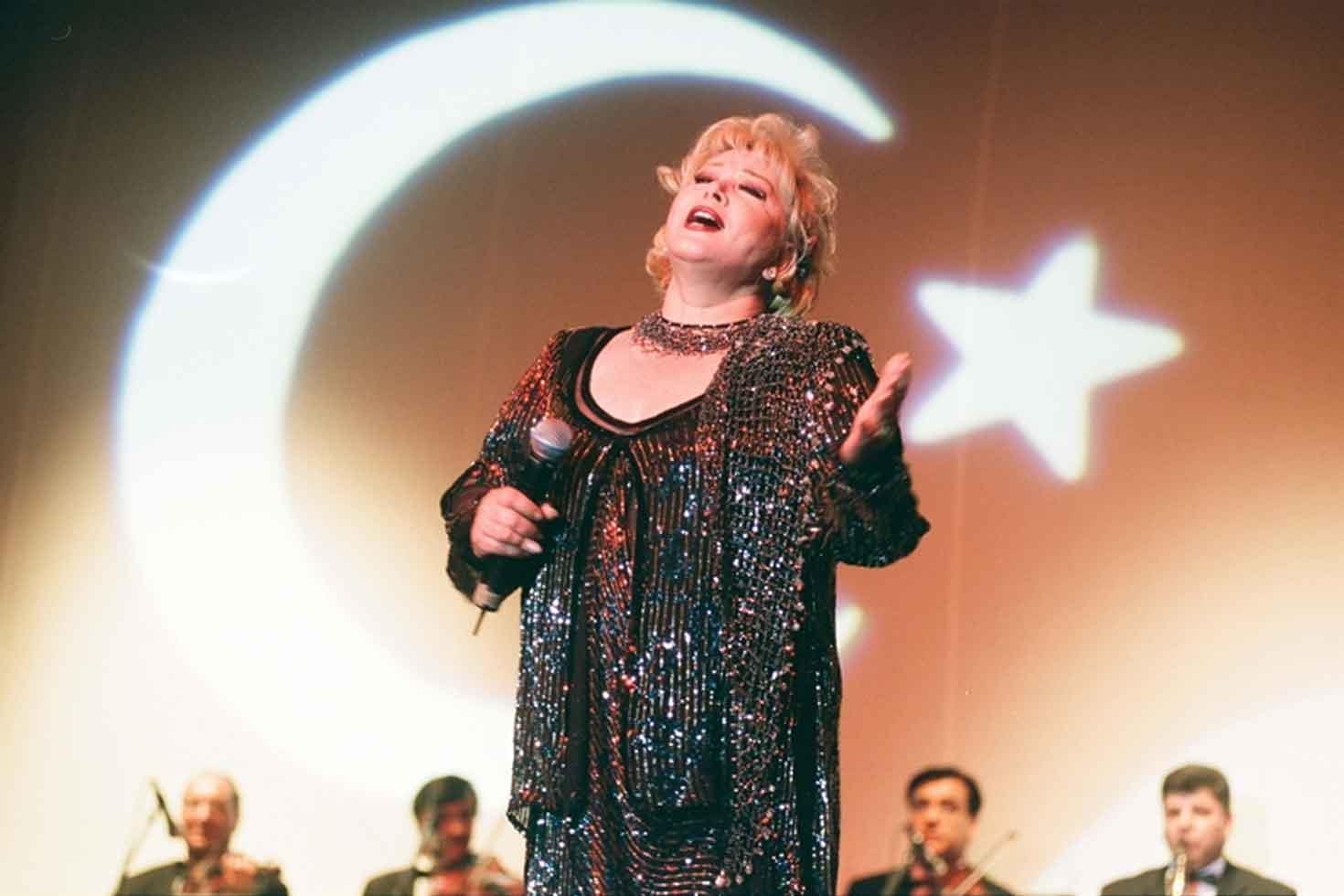 Kalp krizi geçiren Muazzez Abacı apar topar hastaneye kaldırıldı