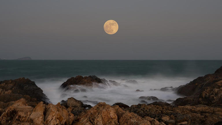 Beaver Supermoon: The biggest, brightest full moon of the year is about ...