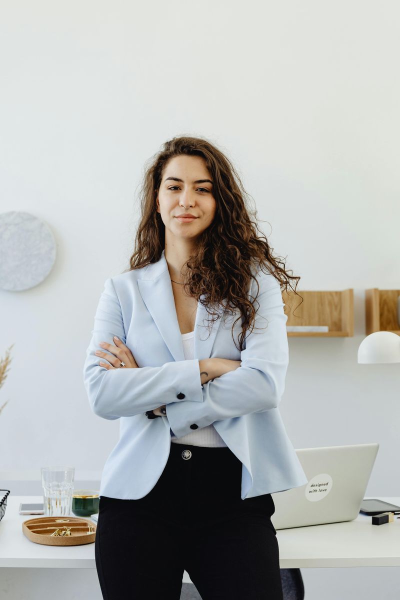10 Subtle Signs Someone Secretly Dislikes You