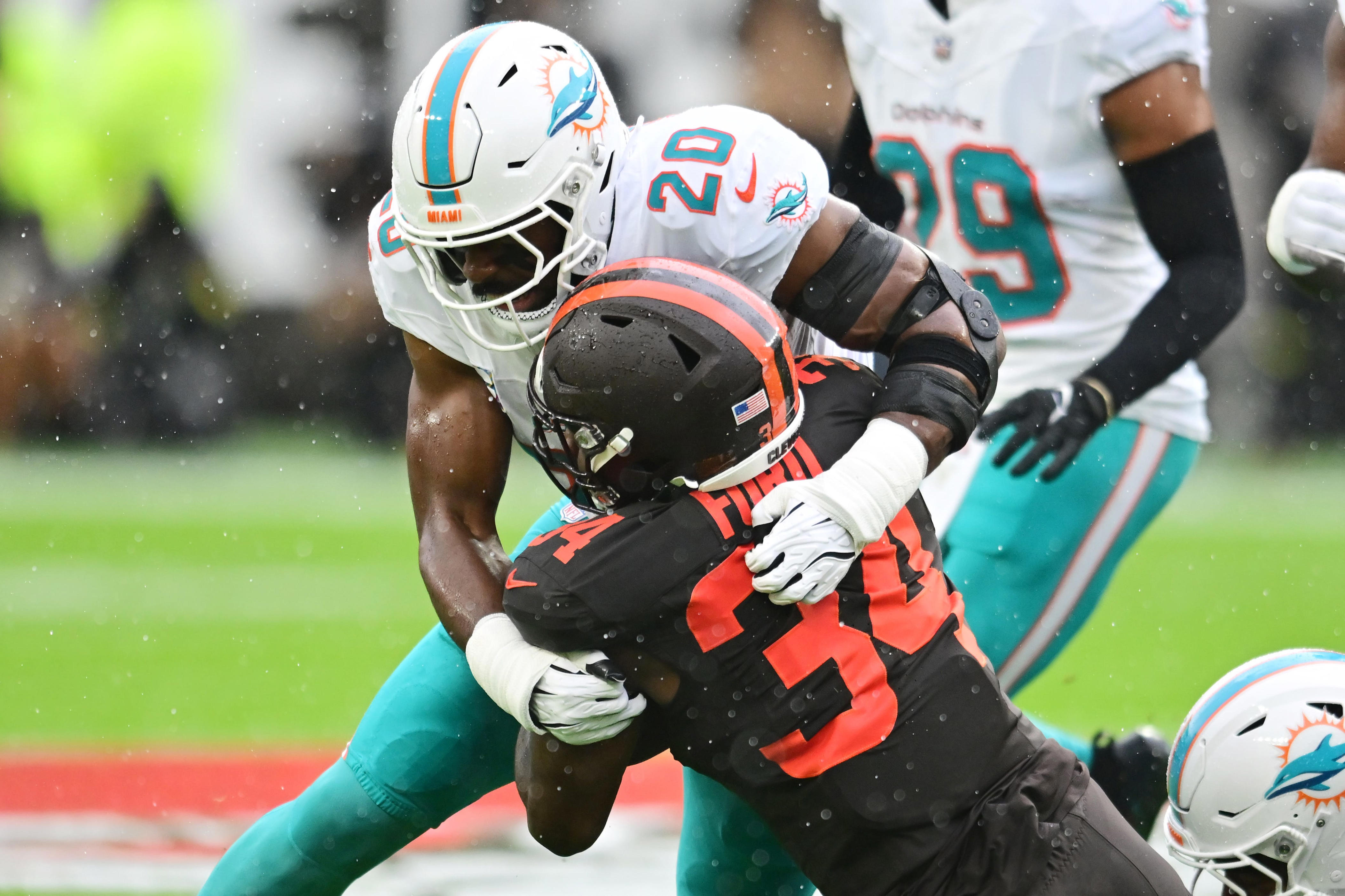 Dolphins LB Jordyn Brooks named Week 8 AFC Defensive Player of the Week