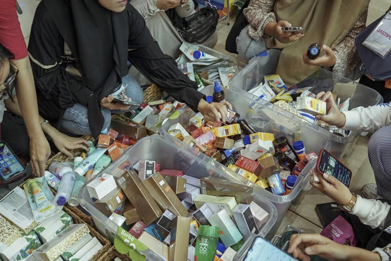 Momen Pengunjung Belanja di BFA Surabaya Day-1, Serbu Promo Menarik!