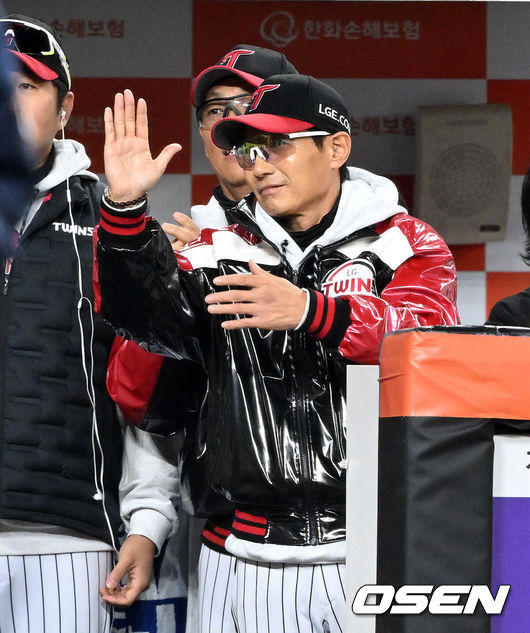 ‘김서현 쇼크 극복 실패’ 김경문 또 2위다, 한화 패패승패패 우승 좌절…’V4’ LG 2년 만에 왕좌 탈환→명장 염경엽 새 왕조 열다 [KS5 리뷰]