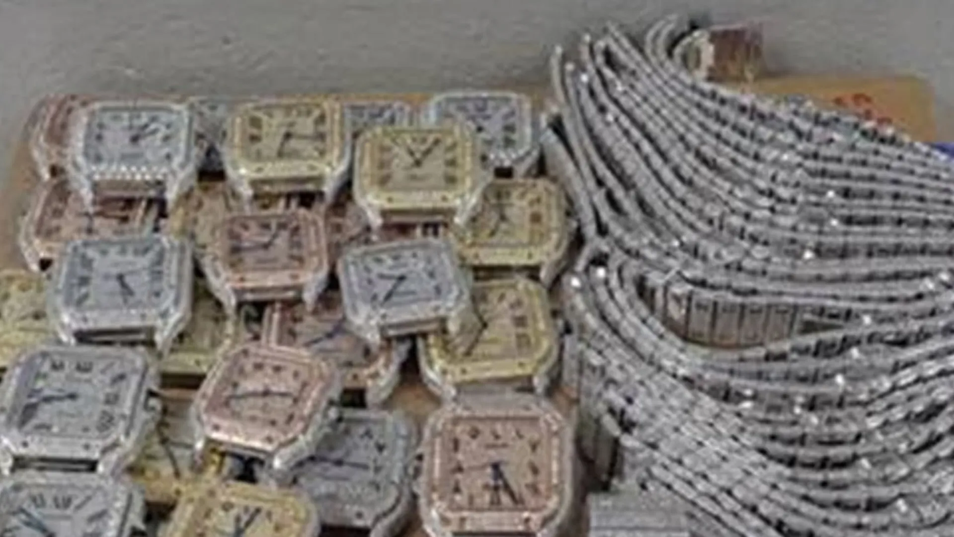 Voor ruim $ 4 miljoen aan neppe Cartier-horloges in beslag genomen door ...