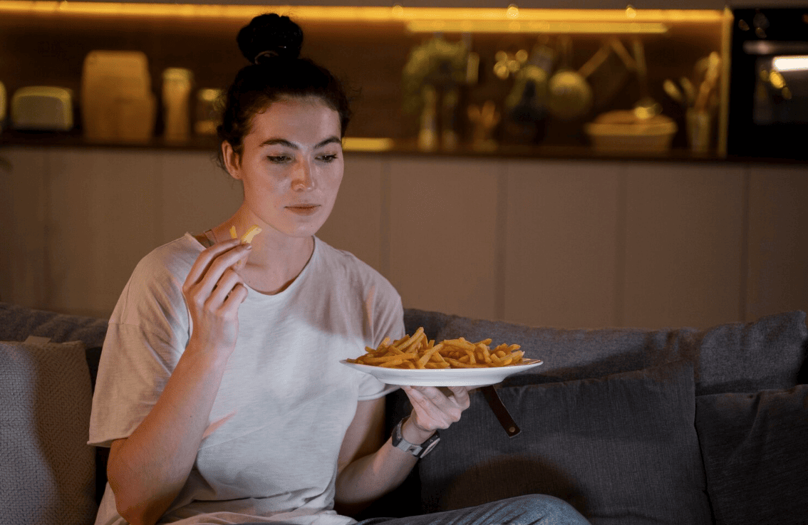 5 Mindful-Eating Habits That Stop Emotional Snacking