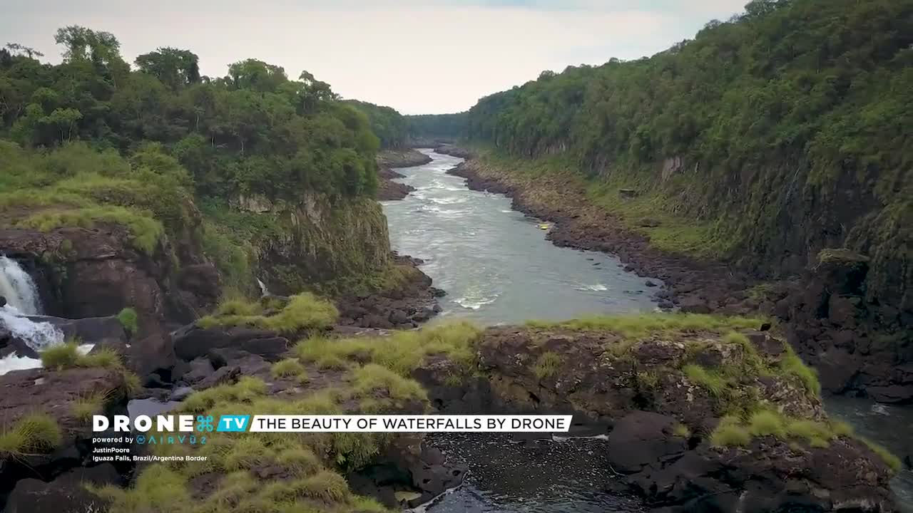 Chutes d'eau filmées par drone