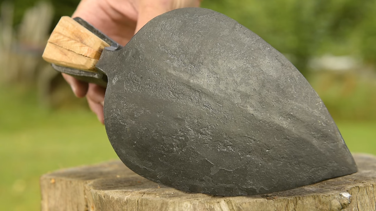 How I forged a potato hoe from raw steel using traditional methods