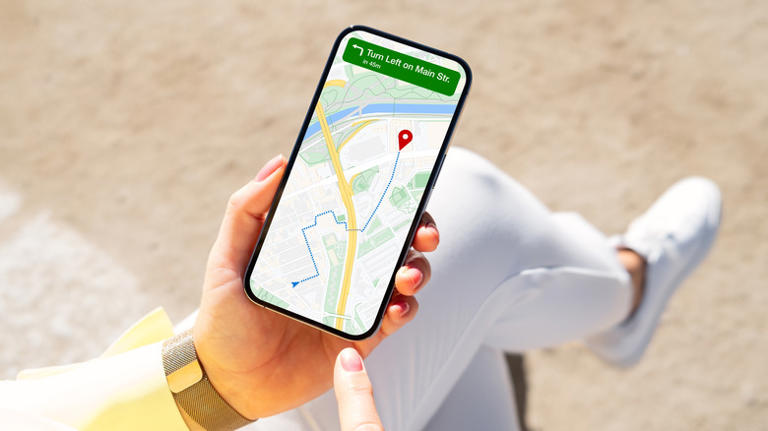 Google Maps' Black-And-White Lock Screen Mode Could Be Terrific For Walking