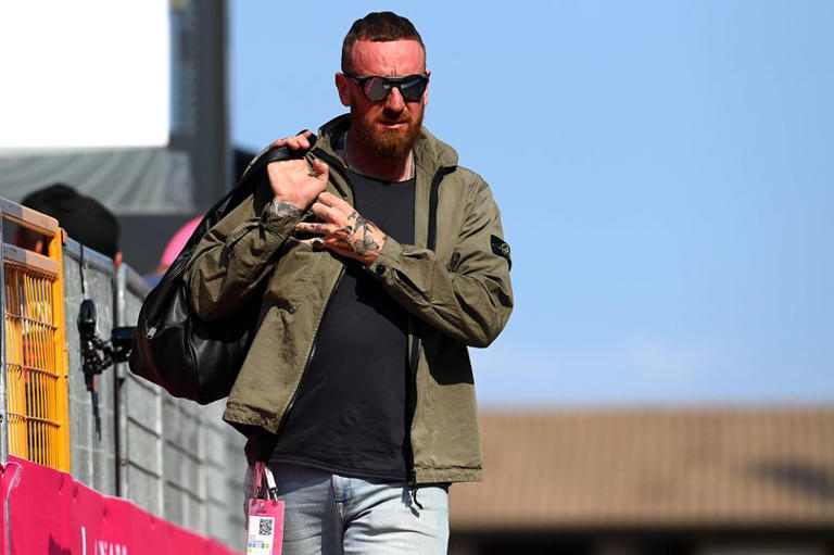 Sir Bradley Wiggins checking into trauma rehab as disgraced sports star ...