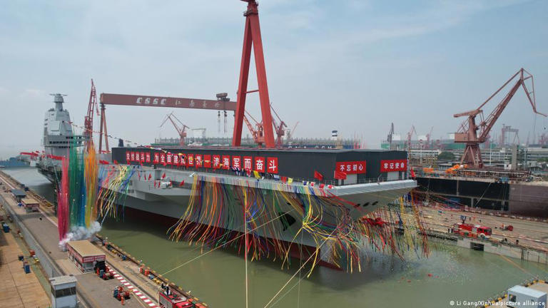 China commissions Fujian aircraft carrier