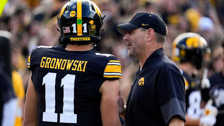 Iowa Pursuing Promising QB During Oregon Matchup