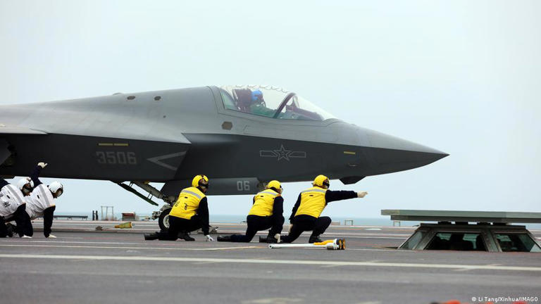 China commissions Fujian aircraft carrier