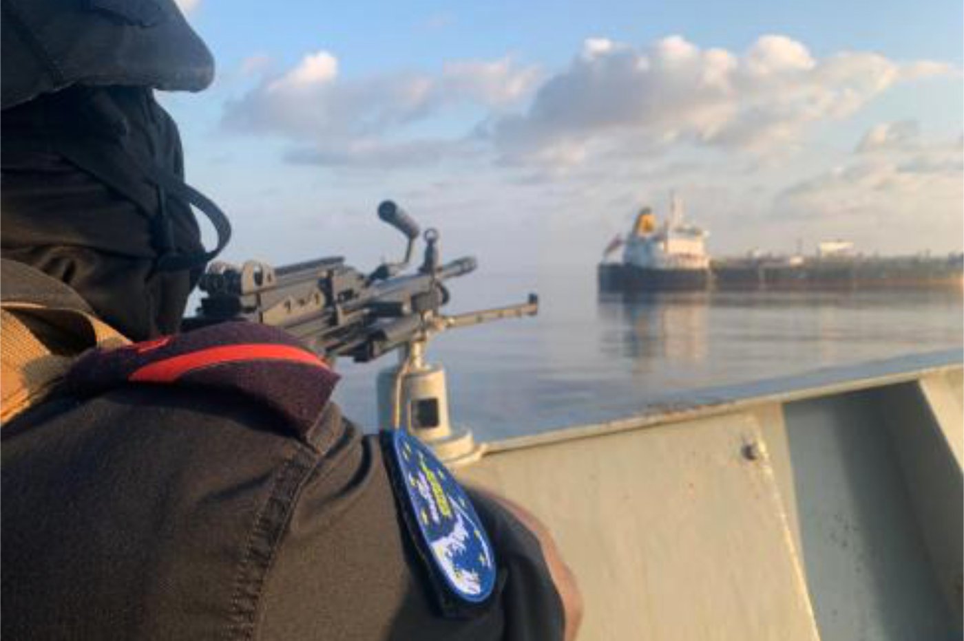 European Union vessel reaches ship raided by pirates off Somalia; all ...