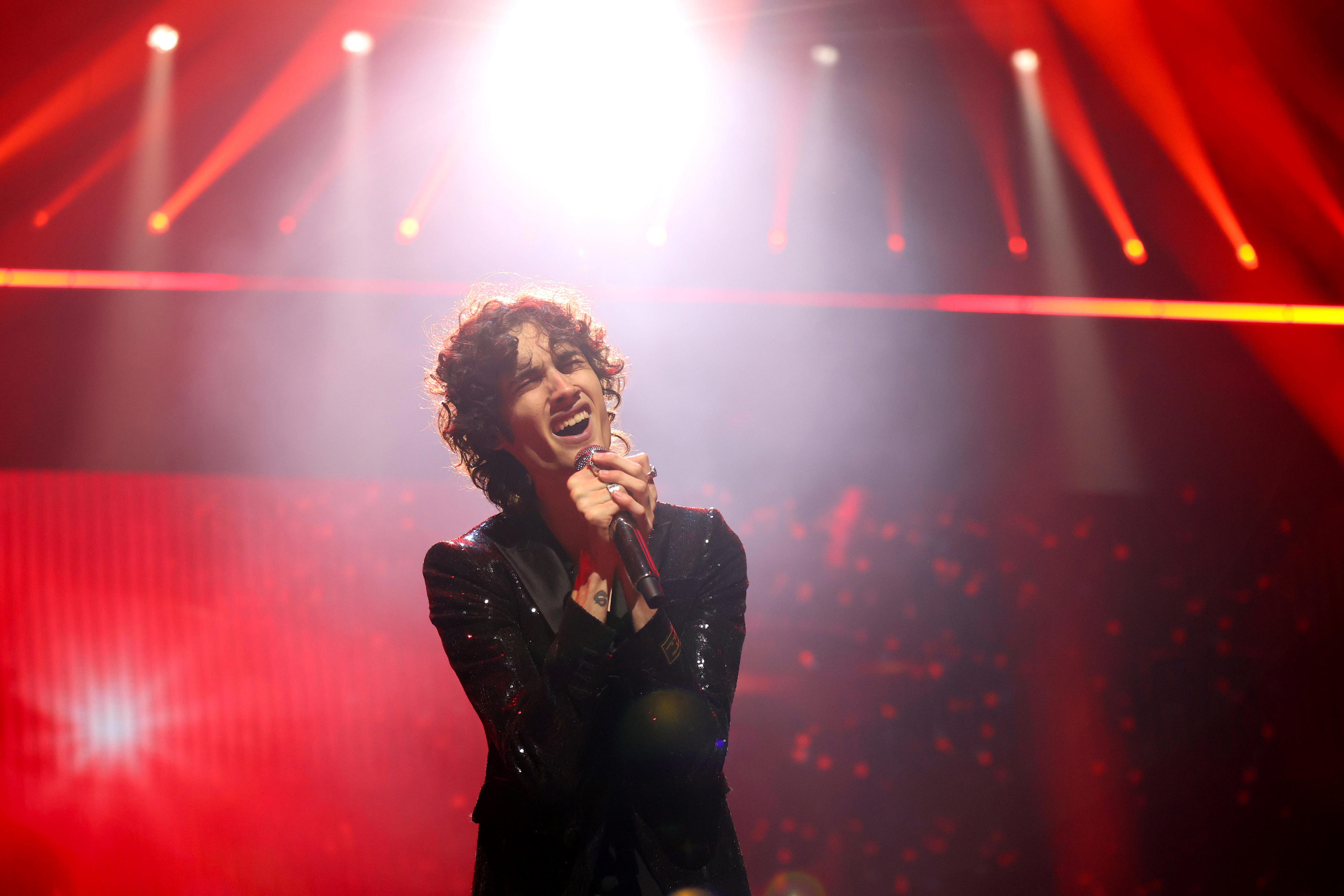 Who's on SNL tonight? Cincinnati native hosts Nov. 8 episode. How to ...