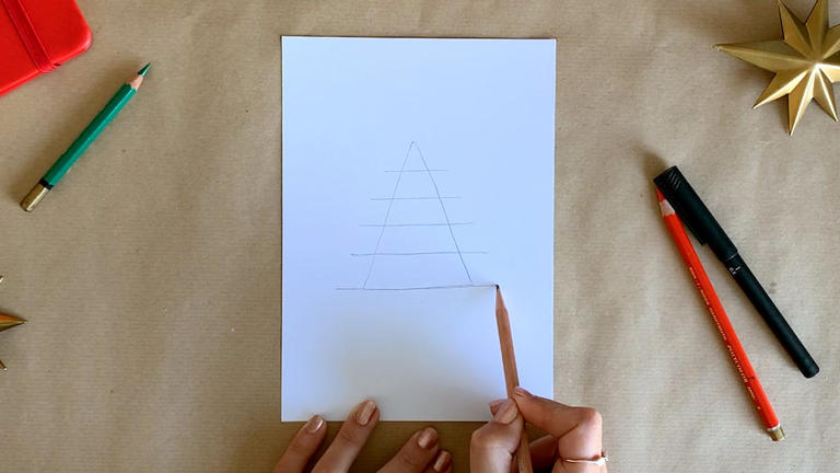 How to draw a Christmas tree like a pro with this surprisingly easy method