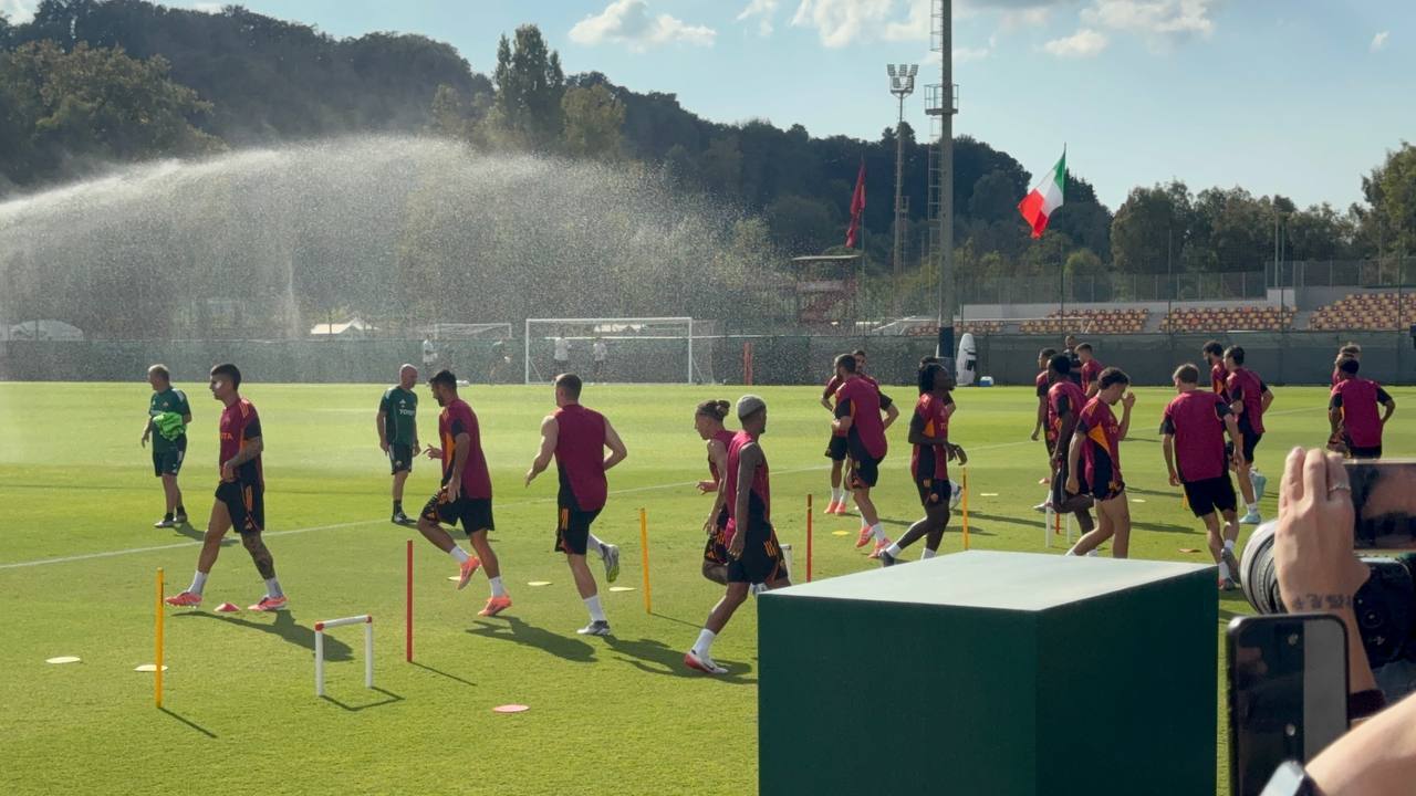 Trigoria: primo allenamento in giallorosso per Malen, ancora uno stop ...