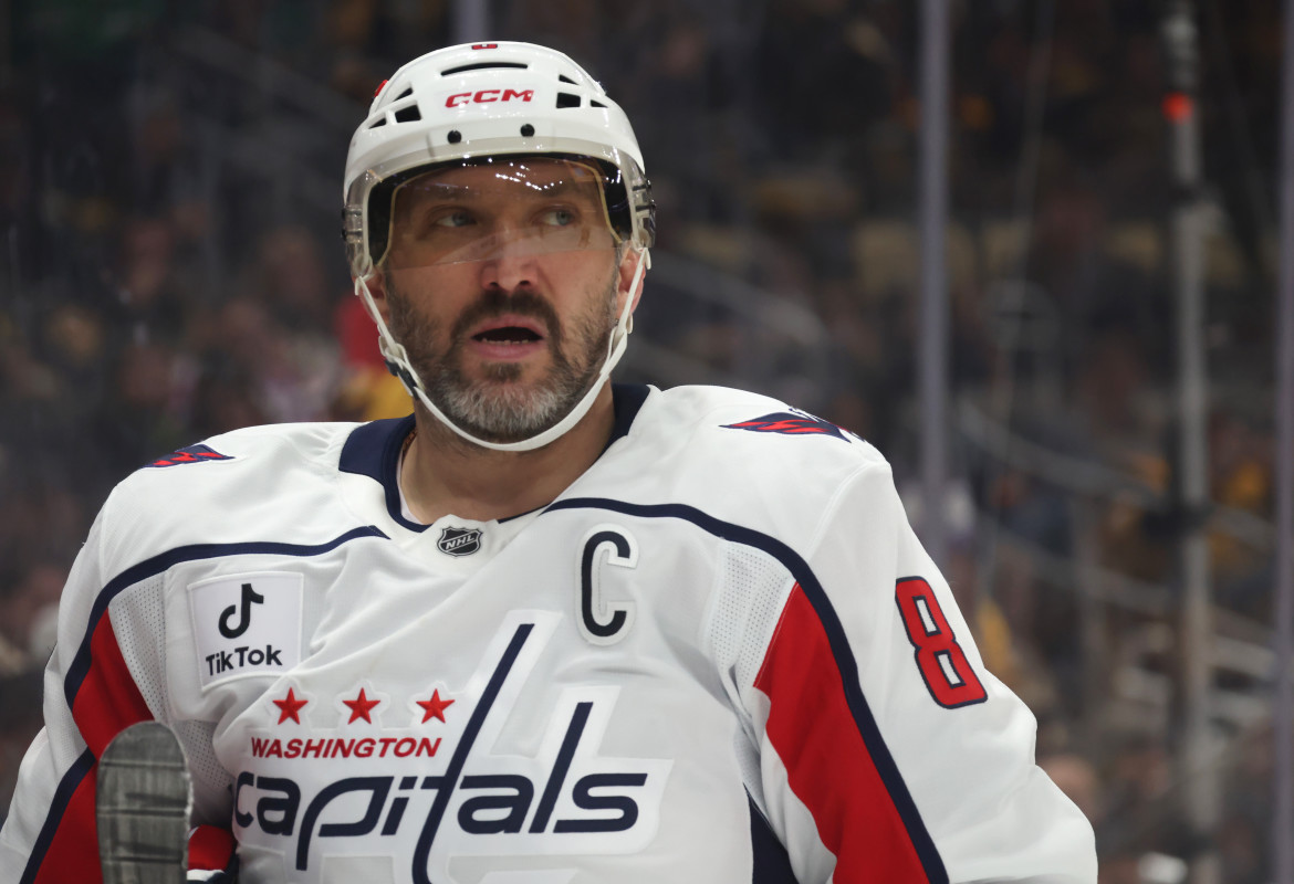 Alex Ovechkin Reacts to Penguins Fans' Gesture in Pittsburgh