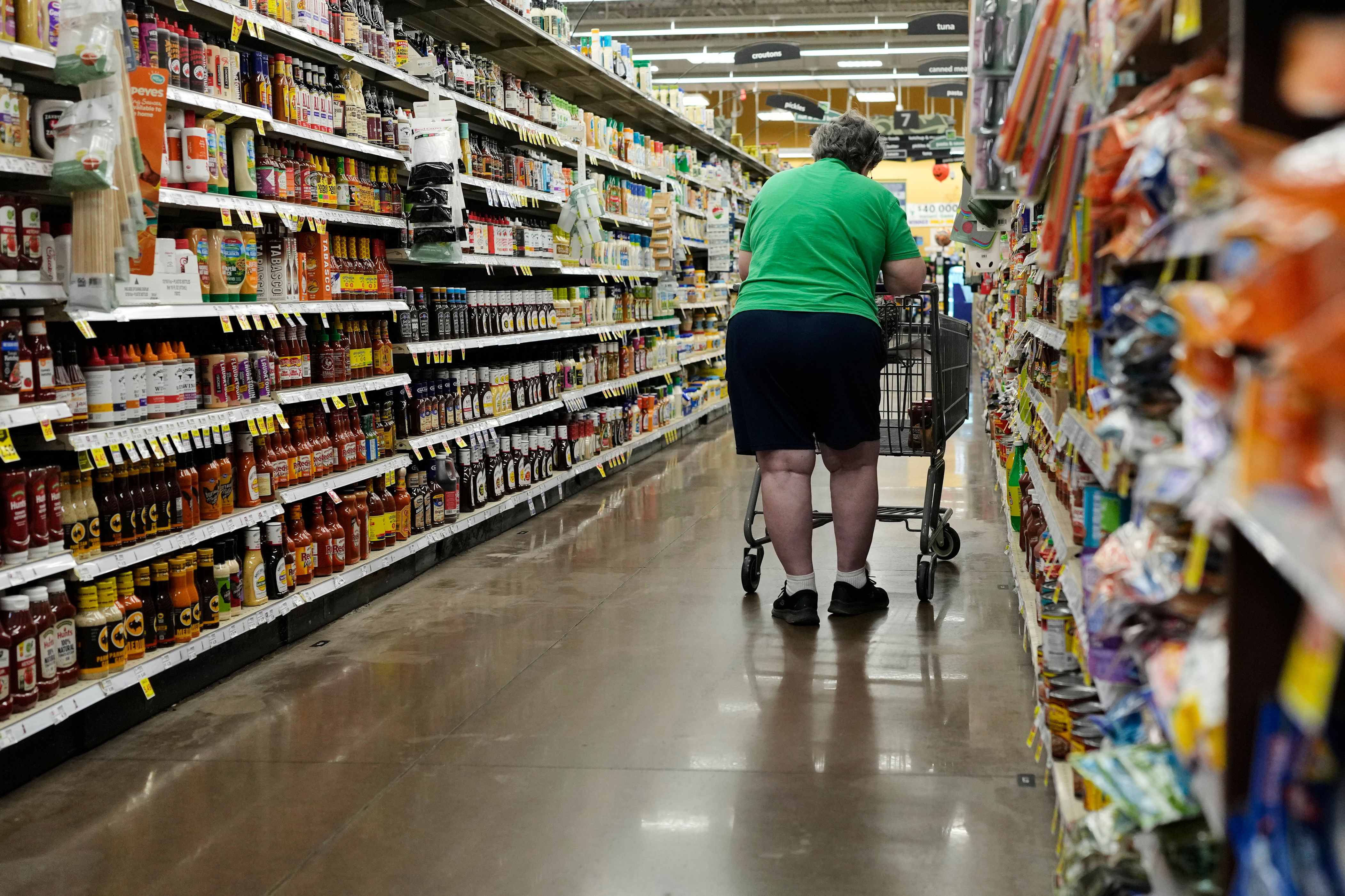 Consumer sentiment drops to 3-year low as Americans worry about ...