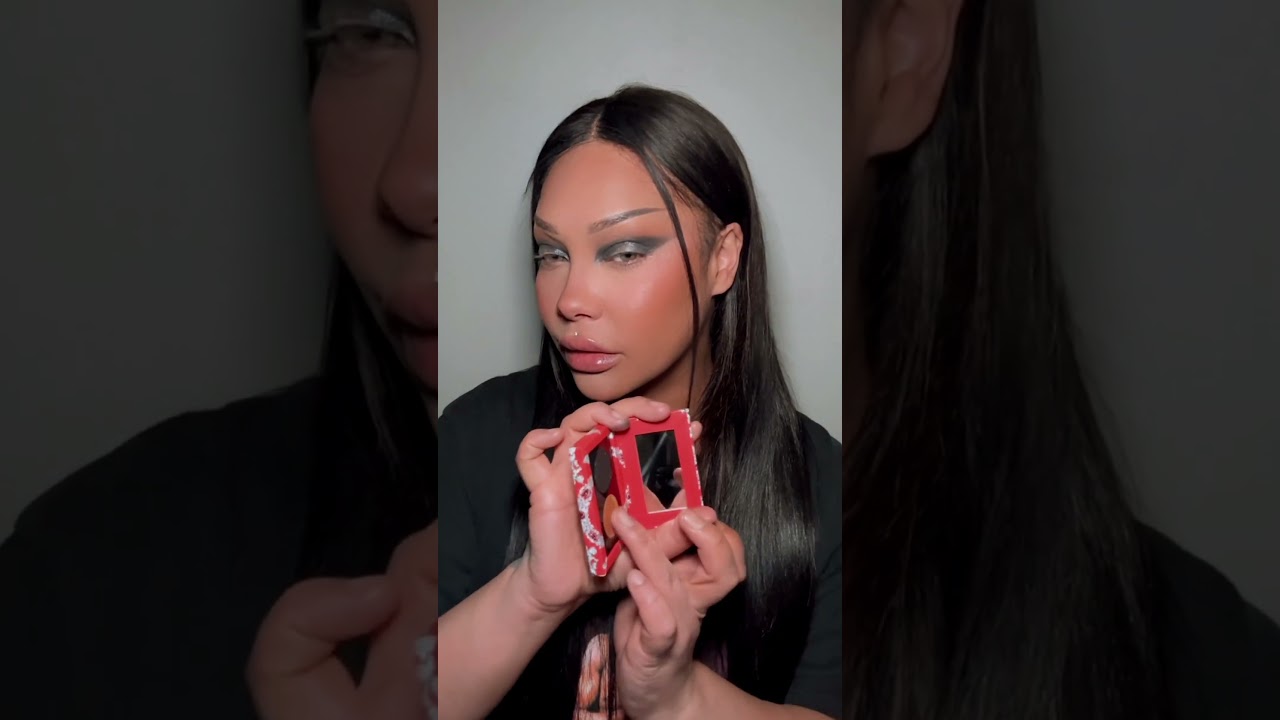 Quick fingers for smoky eye treats