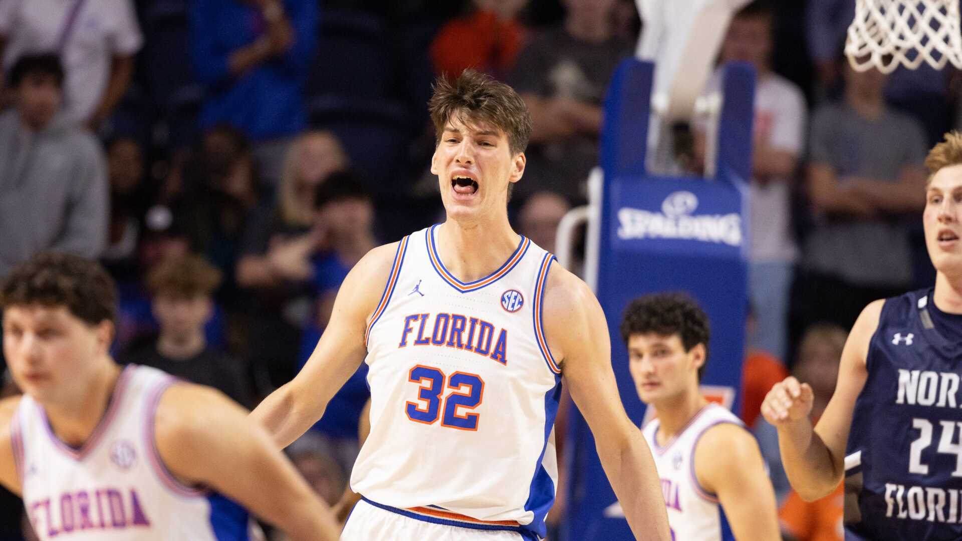 The world’s tallest teenager becomes the tallest player in college ...
