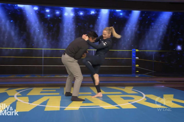 Kelly Ripa heralds Mark Consuelos getting 'choked out' in epic fight on ...