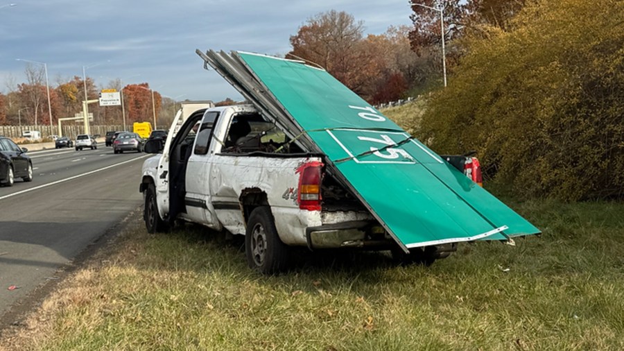 Two Connecticut men charged after attempting to steal highway exit signs