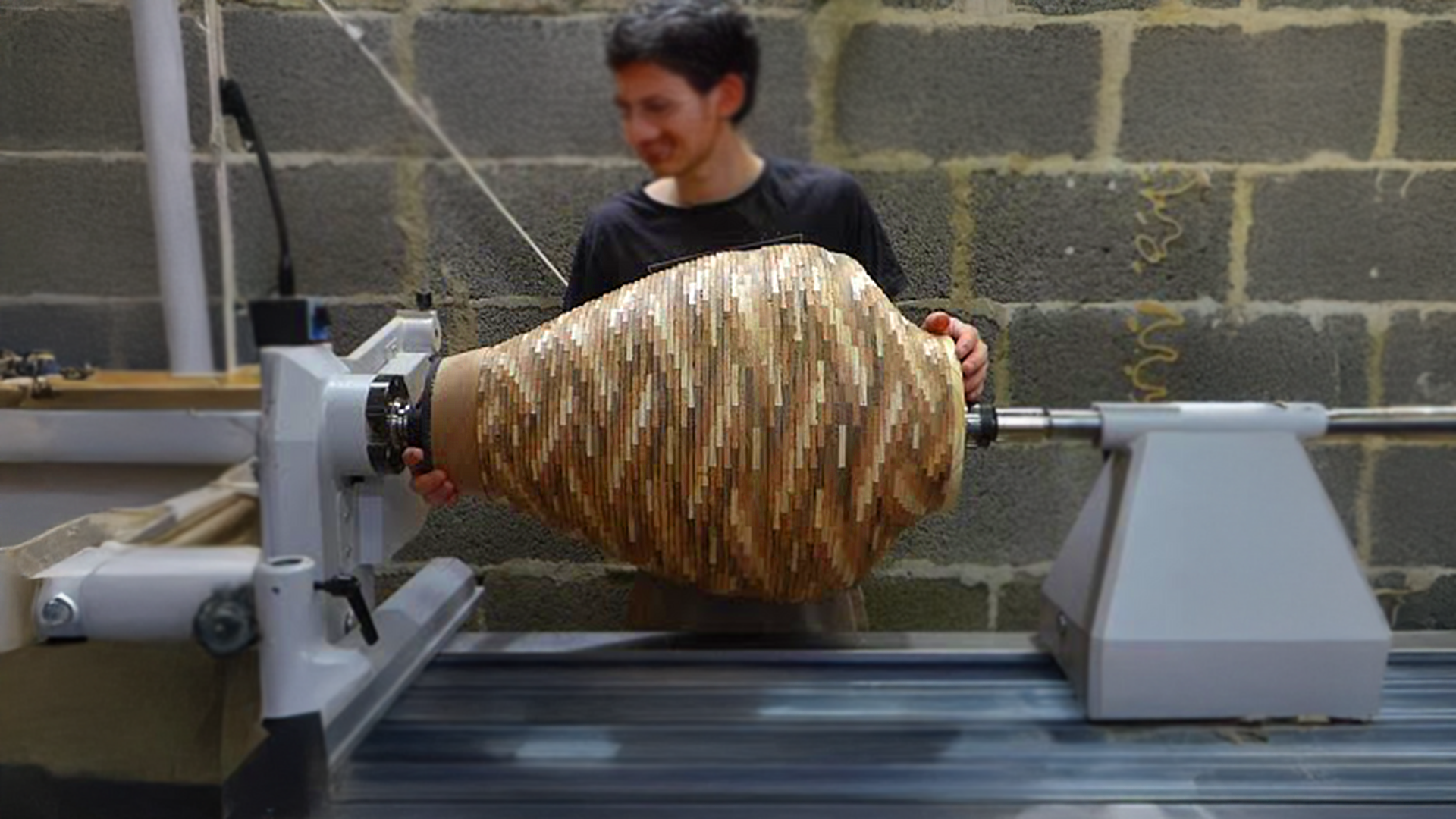Turning a huge segmented vase - woodturning