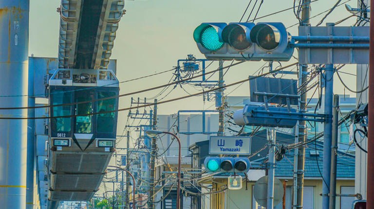 The Fascinating Reason Japan's Traffic Lights Are Blue Instead Of Green