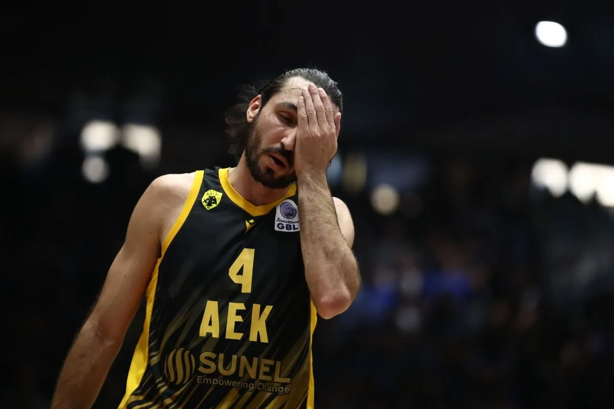 Με τέσσερις σημαντικές απουσίες η ΑΕΚ κόντρα στον Ολυμπιακό στο ΣΕΦ
