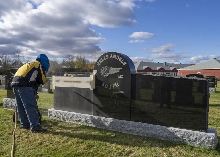 Name of founding Hells Angels member appears on Montreal-area tombstone