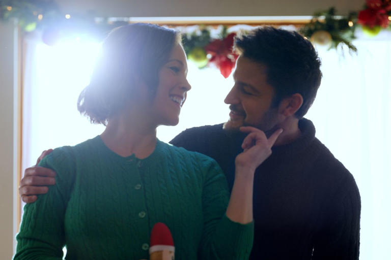 Erin Krakow And Tyler Hynes Reunite On-Screen In Hallmark’s ‘Christmas ...